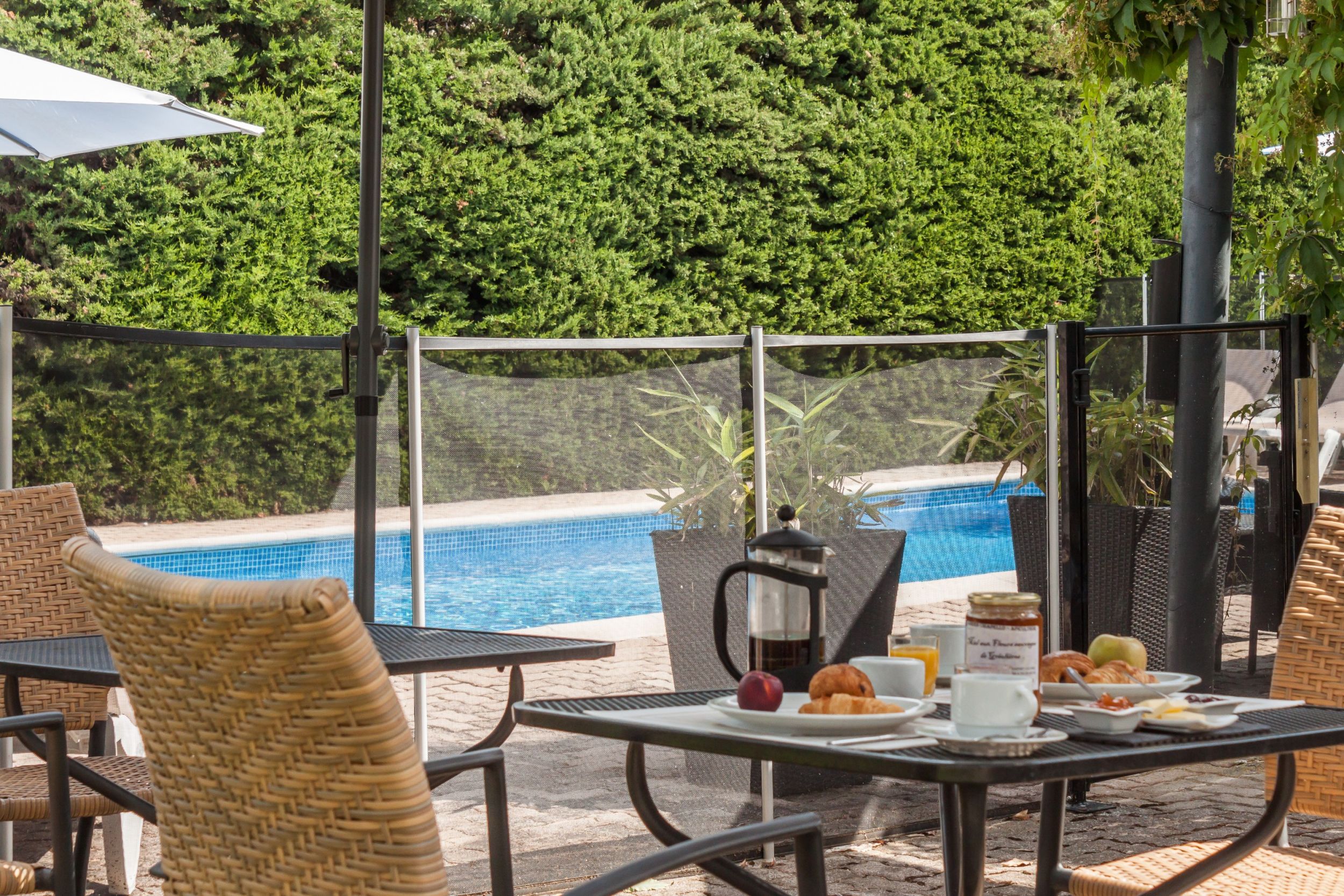 Charming hotel in Vence - Logis Hotel Cayrons *** | Official web site