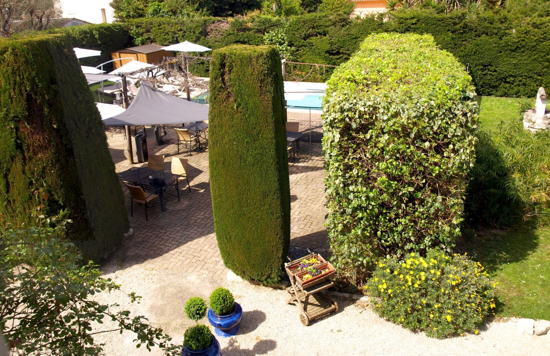 Hôtel de charme Vence - Logis Hotel Cayrons *** | Site Officiel