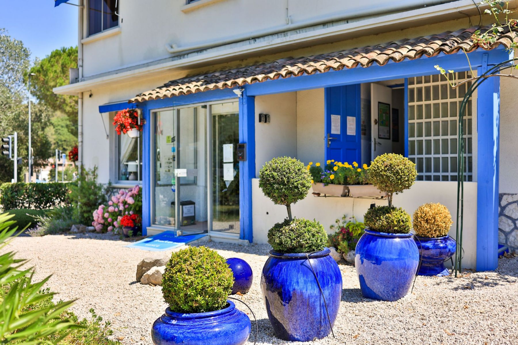 Hôtel de charme Vence - Logis Hotel Cayrons *** | Site Officiel