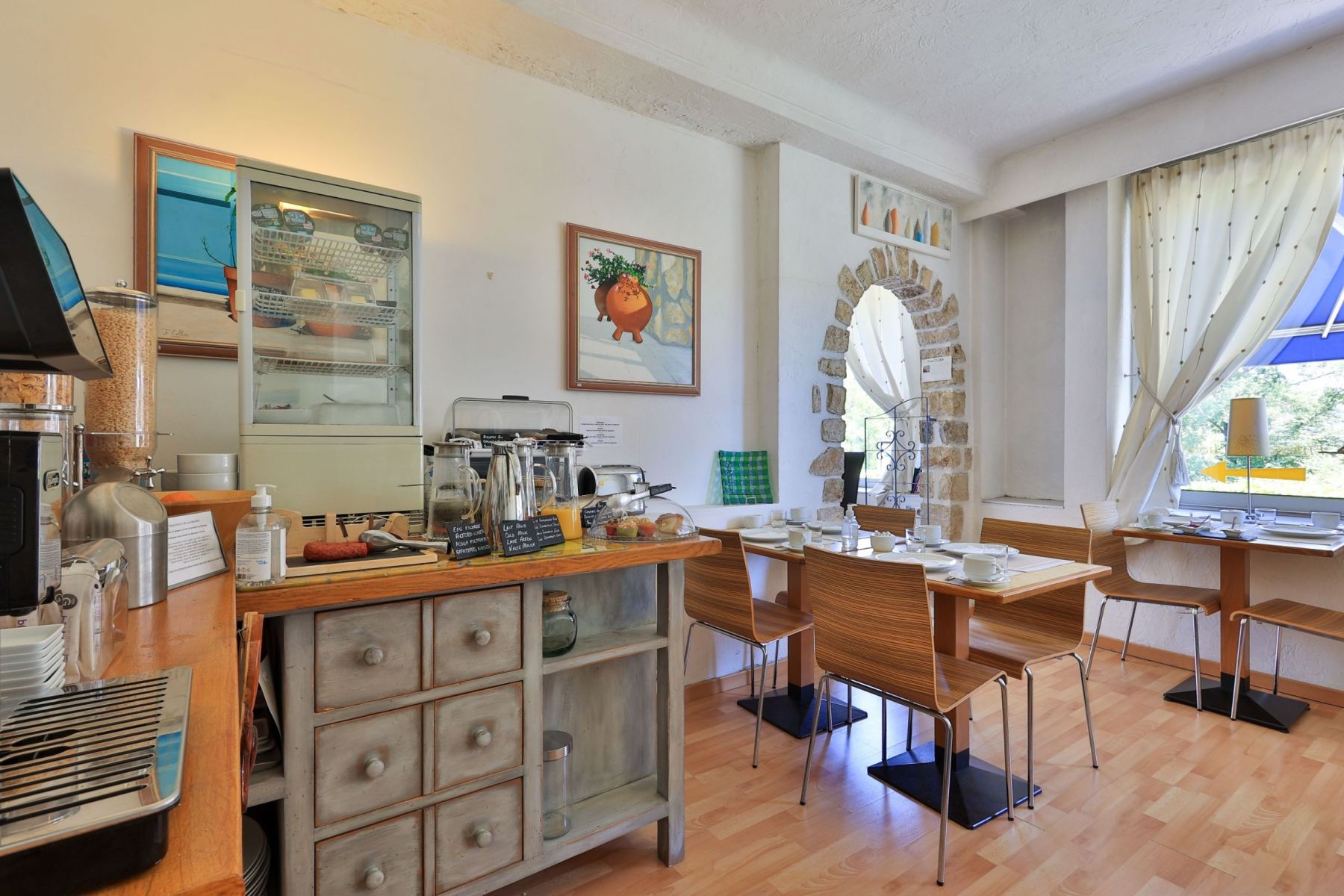 Hôtel de charme Vence - Logis Hotel Cayrons *** | Site Officiel