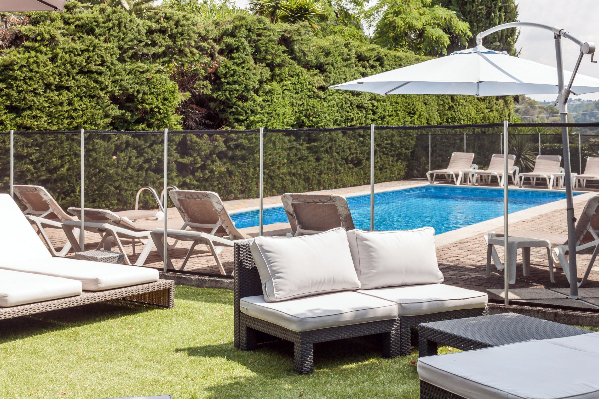 Hôtel de charme Vence - Logis Hotel Cayrons *** | Site Officiel