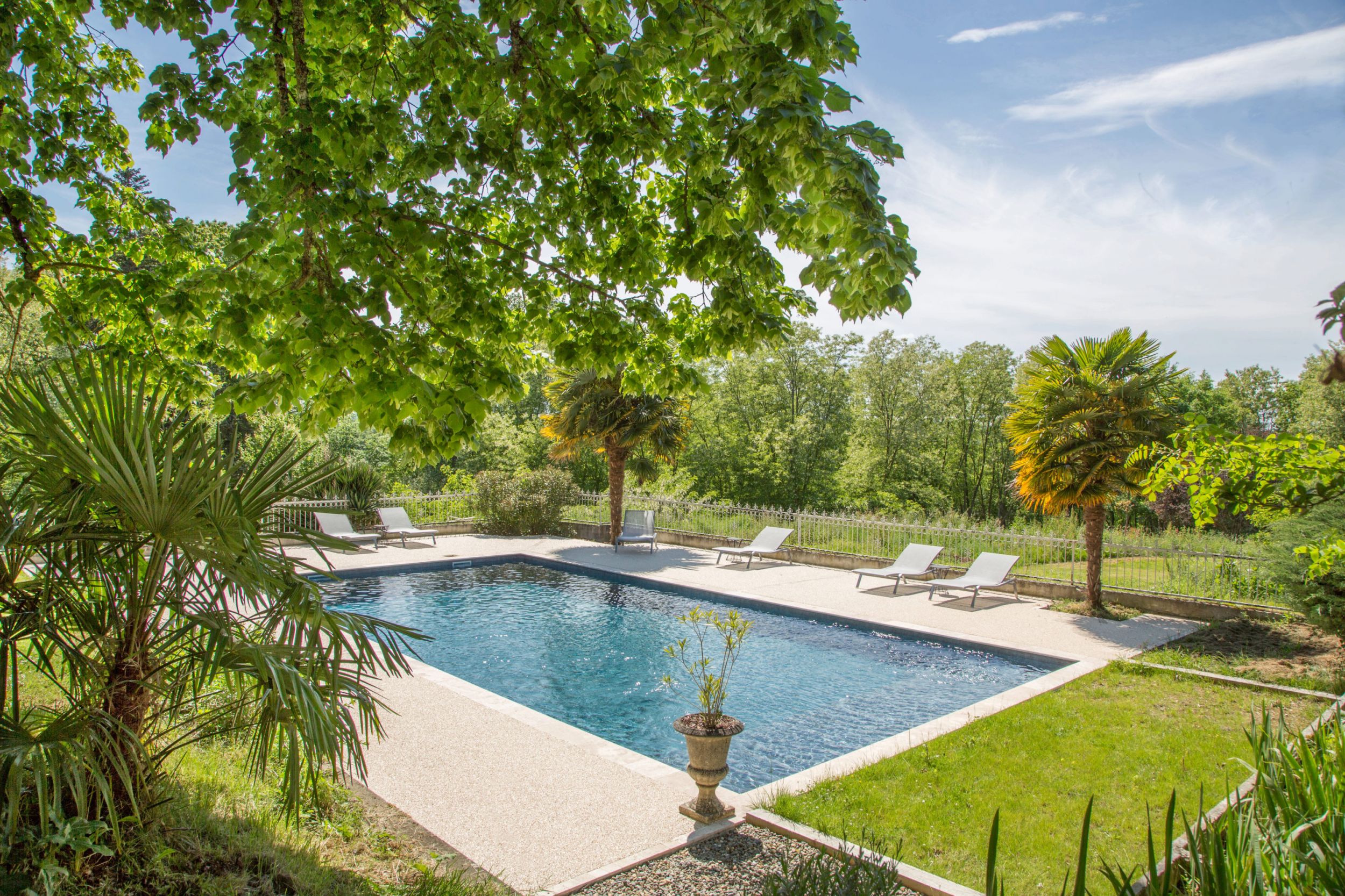 Hotel, Restaurant & Spa in Cazaubon - Château Bellevue | Official site