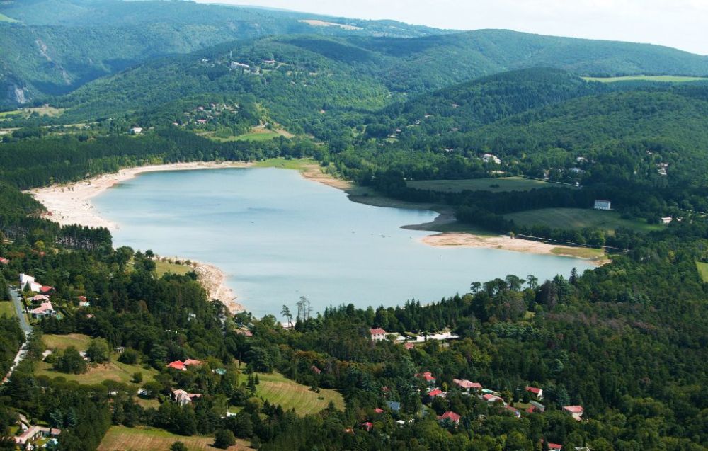 Revel et le lac de Saint-Ferréol