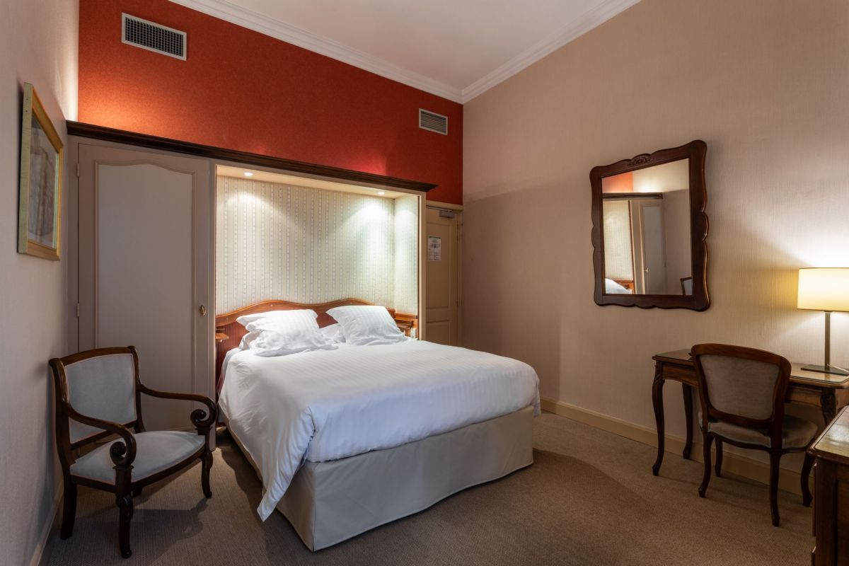 Hotel in Montélimar City Center - Hotel Sphinx | Official Website